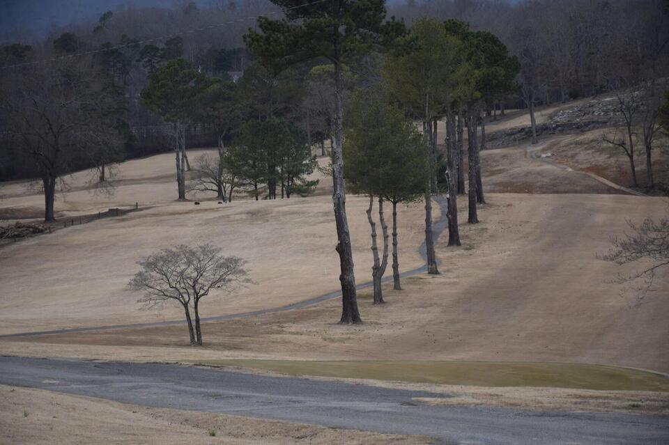Broker's email touts 9-hole tourist resort for closed golf course ...