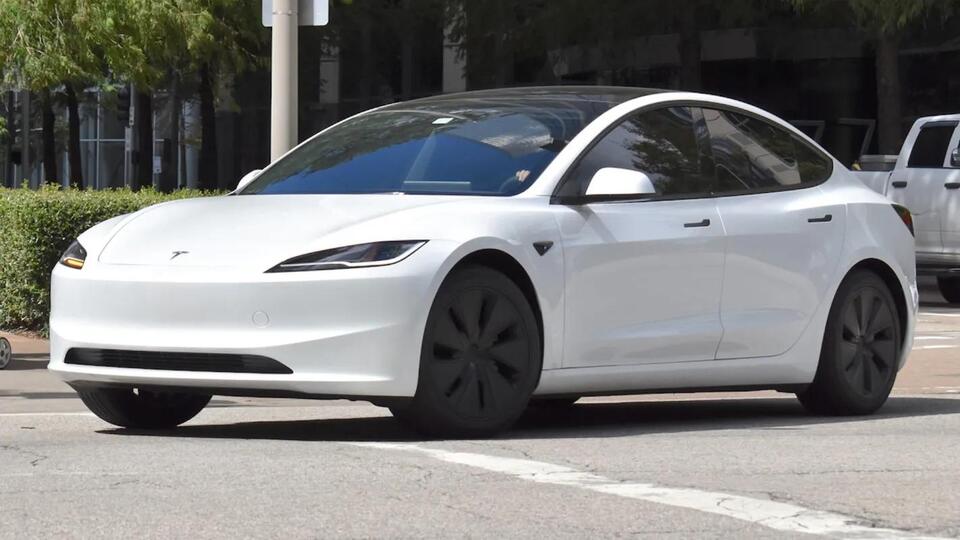 Tesla owner shares candid experience after car surpasses 300,000 miles ...