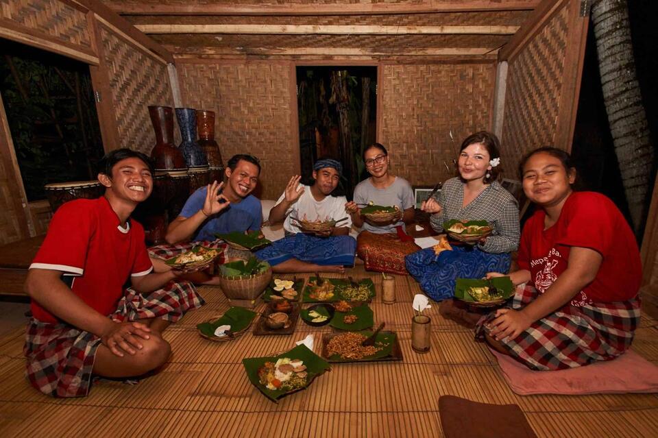 The Culture Behind 14 Distinct Asian Household Habits