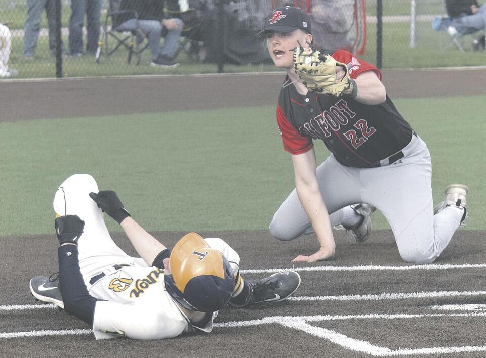 Beloit Turner uses hot bats to down Big Foot 14-0 in Rock Valley ...