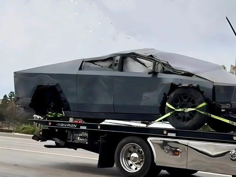 A New Video Shows a Tesla Cybertruck Sustaining Moderate Damage Despite ...