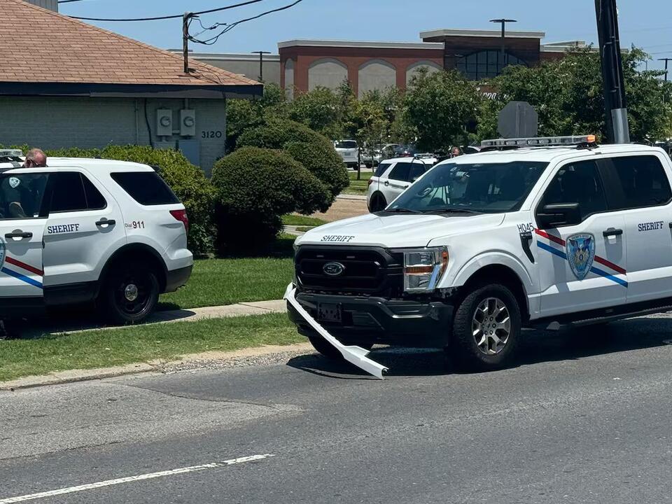 Chase ends in crash involving JPSO units in Metairie