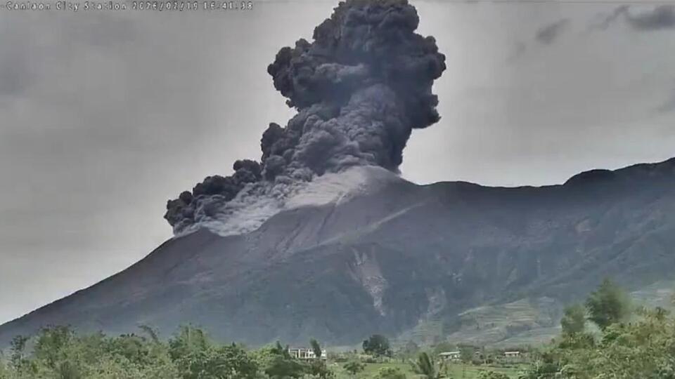 Explosive eruption at Kanlaon displaces over 30 families, ashfall ...