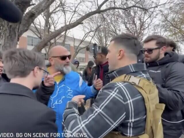 Dearborn residents counter hate with kindness during anti-Islam protest ...