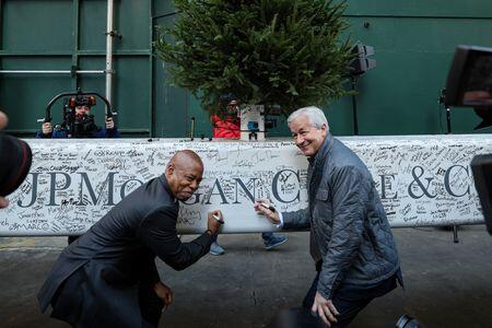 JPMorgan asks staff to return to office five days a week, prompting ...