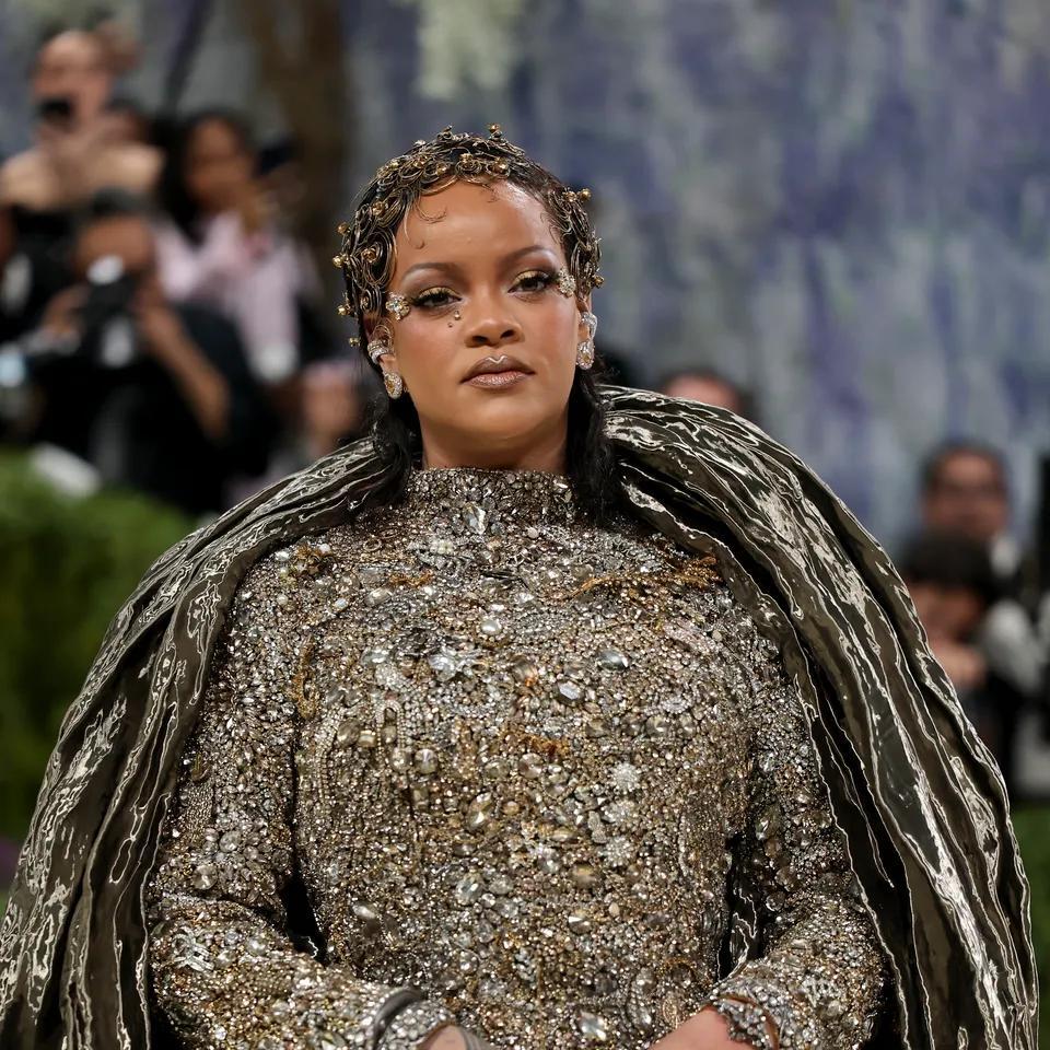How Rihanna Crafted Her “Living Sculpture” Hair For The 2026 Met Gala ...