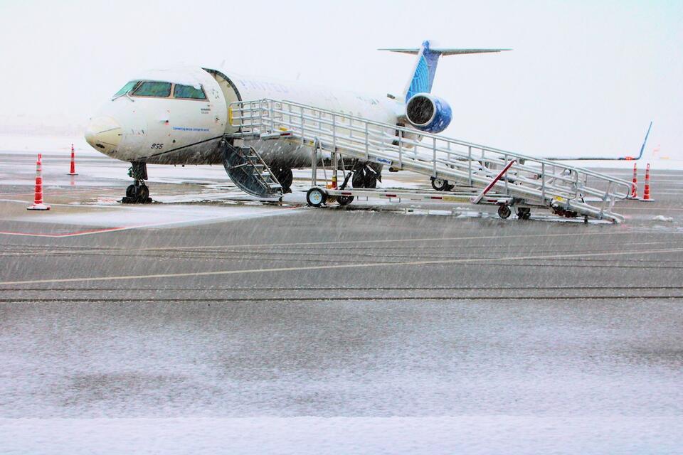 United Extends CRJ-200s Into 2030s - NewsBreak