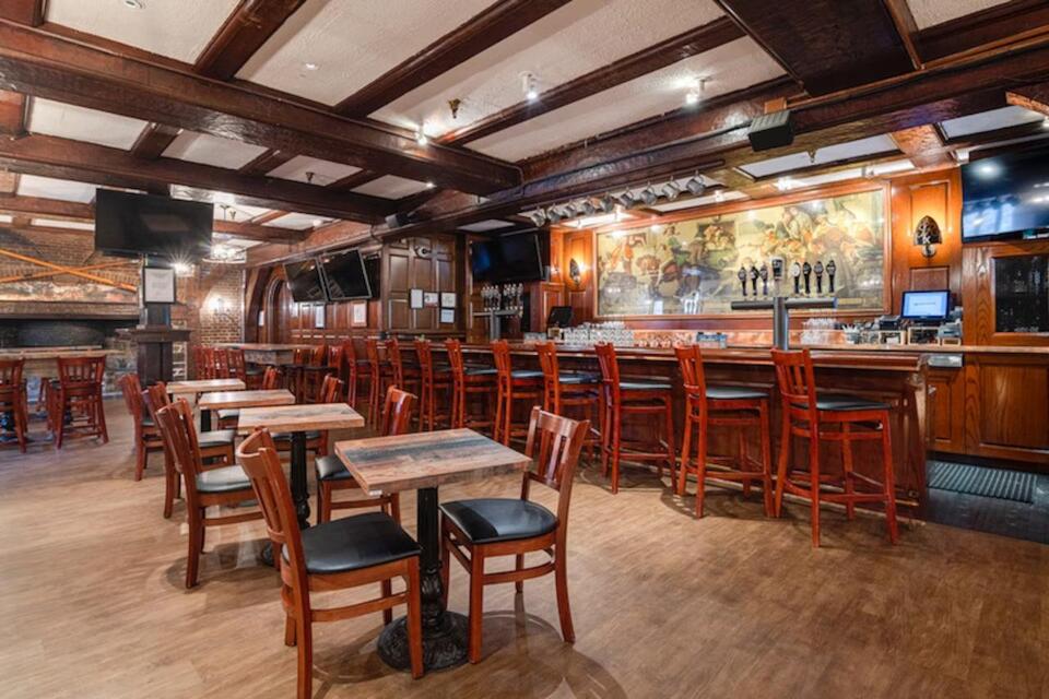 This beloved N.J. tavern is one of America’s top historic bars ...