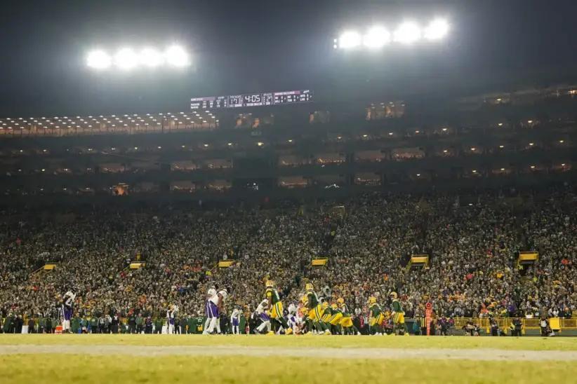 Green Bay Packers Set for First‑Ever Thanksgiving Eve Game vs. Rams ...