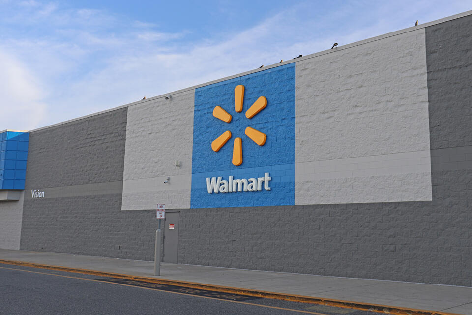 Woman trespassed from Walmart after allegedly stealing $109 in toys ...