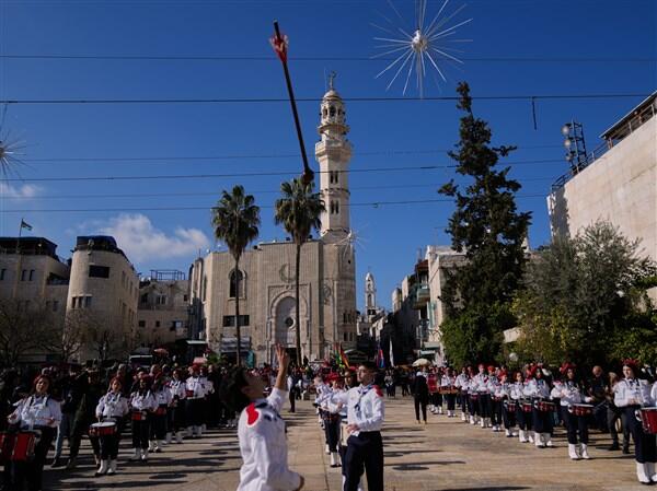 Thousands flock to Bethlehem to revive Christmas spirit after 2 years ...