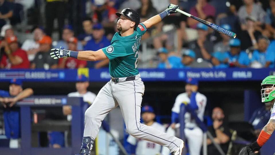 Mariners’ Cal Raleigh closes in on Salvador Perez’s MLB record with 47th HR - NewsBreak