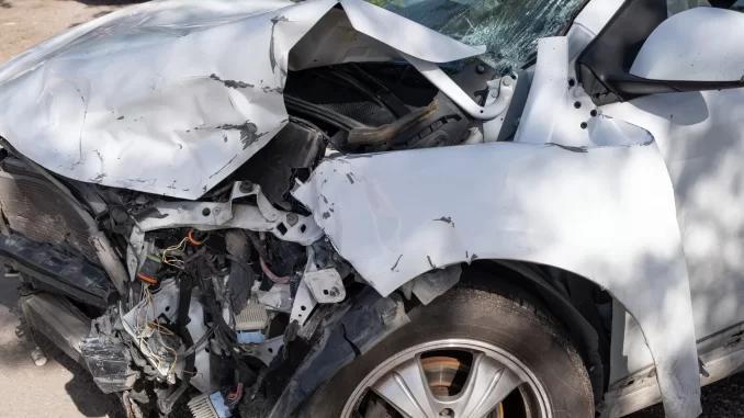 Man Killed in Single-Car Crash in Islandia - NewsBreak
