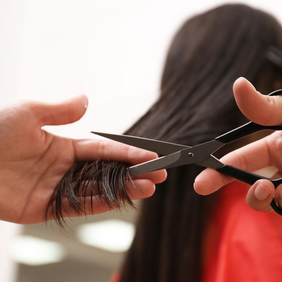 Pro Hairstylists Reveal 5 'Unflattering' And Boring Haircuts To Avoid ...
