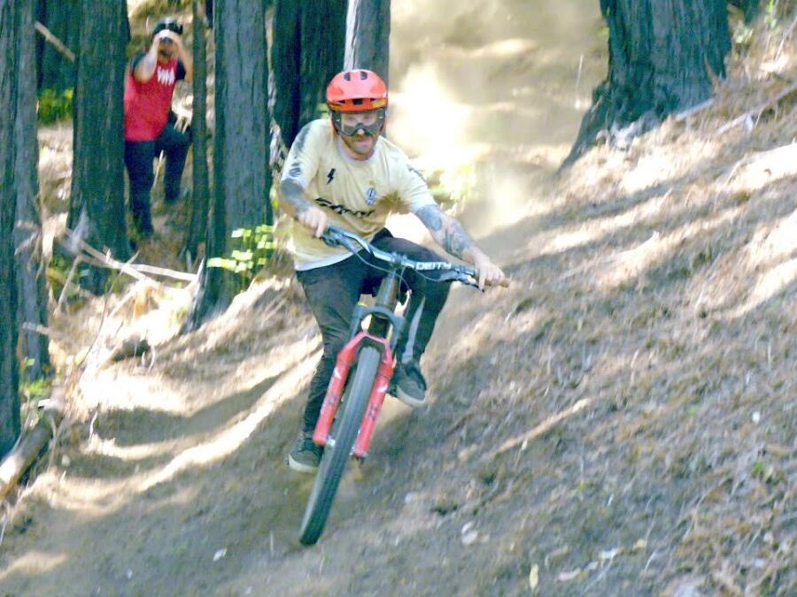 50to01 Crew Shreds Sunny California Trails