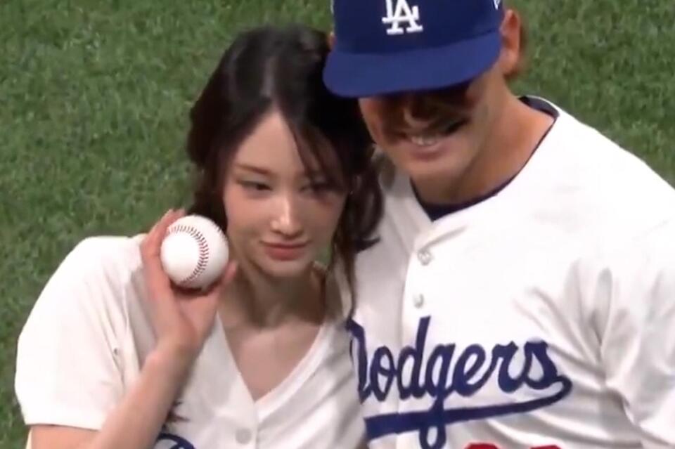 Dodgers in awe over South Korean actress Jeon Jong-seo’s first pitch ...