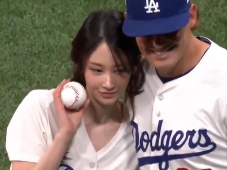 Dodgers in awe over South Korean actress Jeon Jong-seo’s first pitch