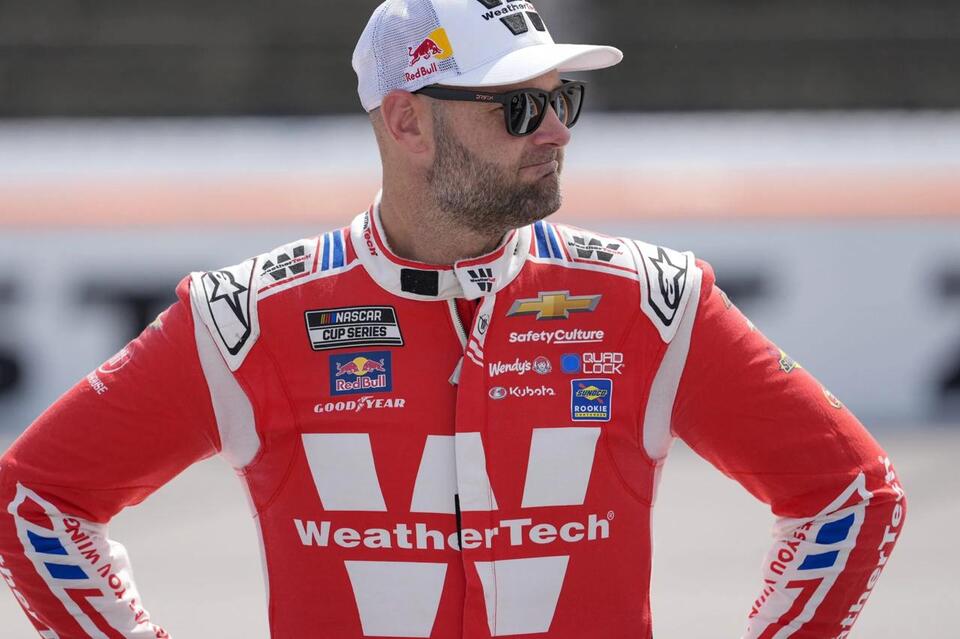 ‘Collapsed My Lung’ – Shane van Gisbergen’s Tire Changer Shares Major ...