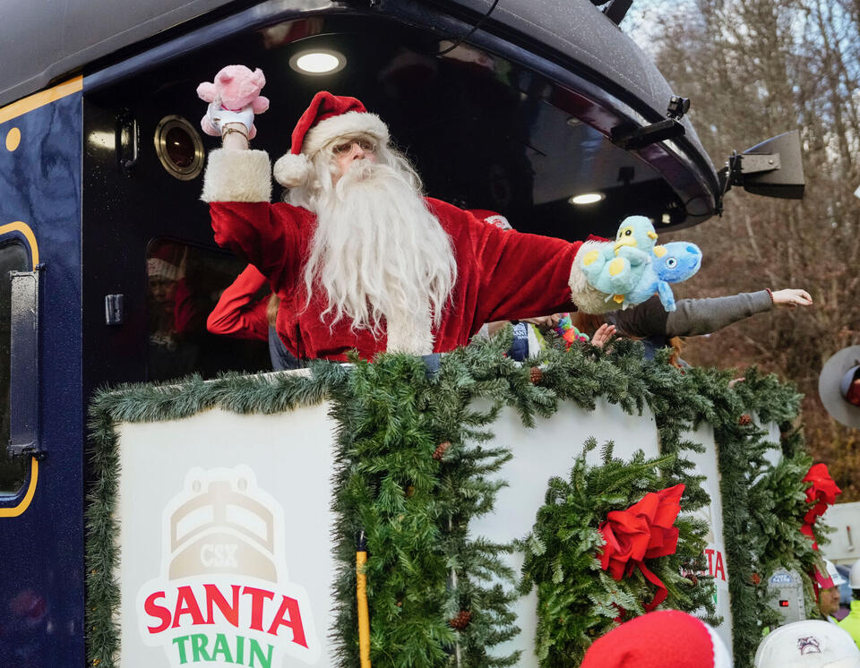 CSX Santa Train delivers toys and holiday joy - NewsBreak