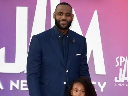A King And His Princess: LeBron James Enjoys Daddy-Daughter Time During ...