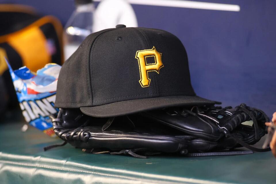 ‘Praying for This Fan’ – MLB World Keeping Fan in Prayers After Scary ...