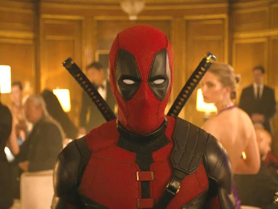 Deadpool & Wolverine screening with hundreds of Ryans & 1 Hugh goes viral