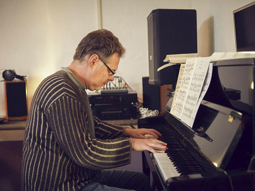 Harold Meltzer, composer of impossible-to-pigeonhole works, dies at 58