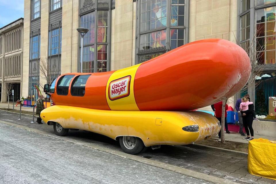How to Apply to Be an Oscar Mayer Wienermobile Driver - NewsBreak
