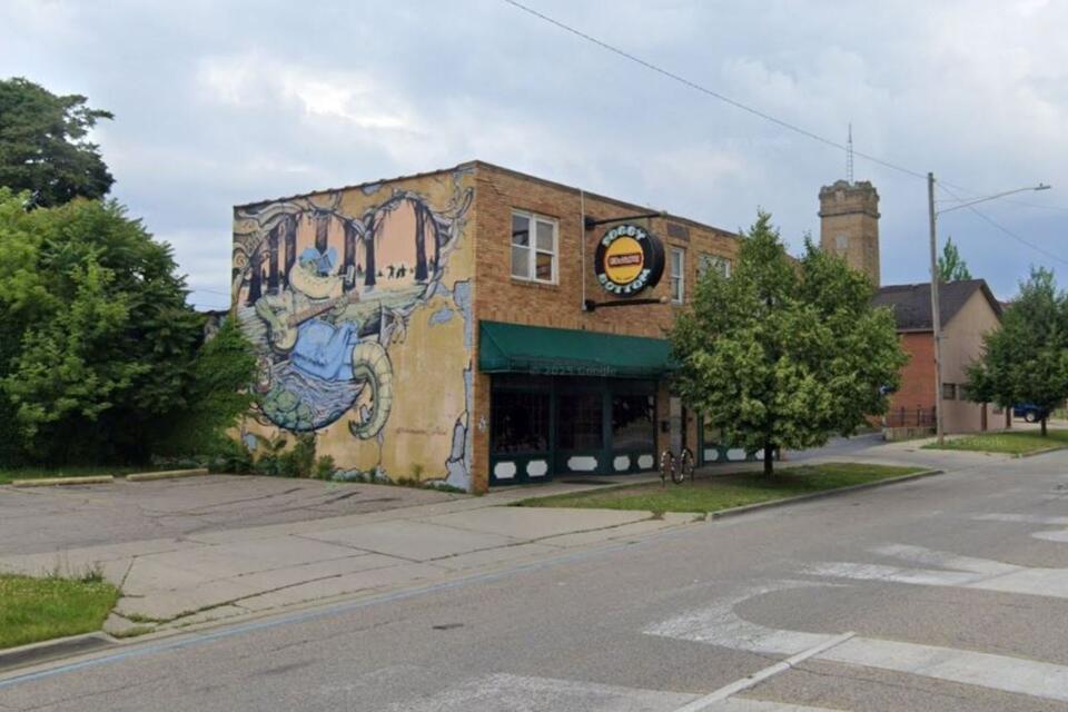 Flint’s Soggy Bottom Bar Announces Reopening - NewsBreak