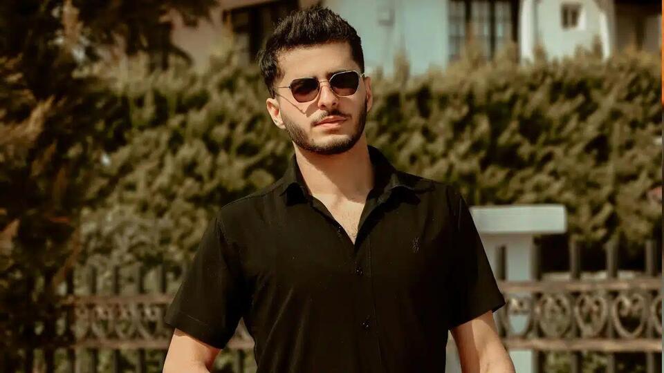 Why Knit Polo Shirts Are Everywhere in Men's Fashion Right Now - NewsBreak