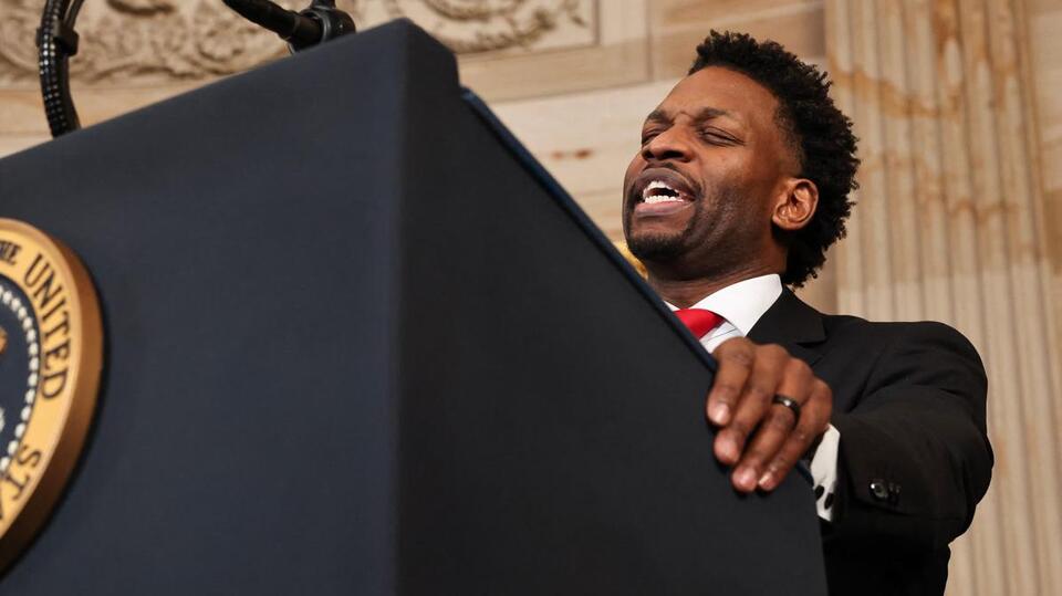 Trump’s Inauguration Pastor Immediately Launches Crypto Token - NewsBreak