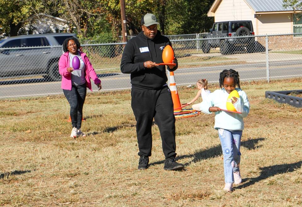 Justiss Elementary Hosts “Take Your Parent to P.E. Day” - NewsBreak