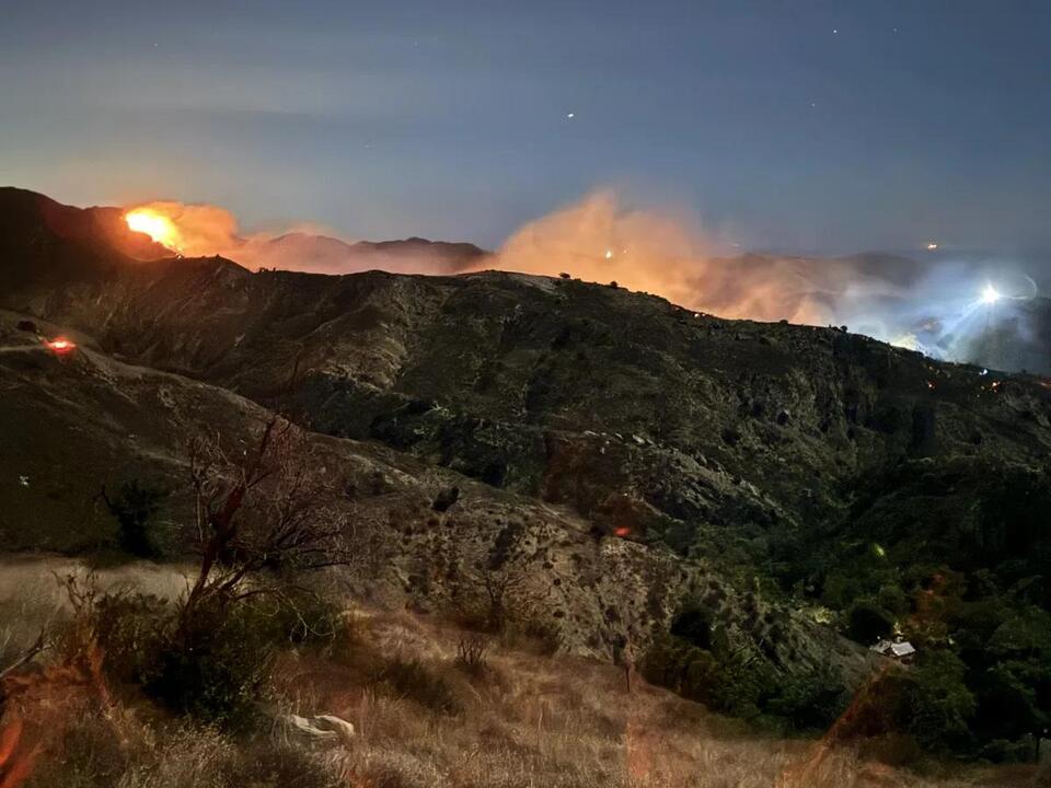 Evacuation warnings in effect due to Refugio Canyon vegetation fire