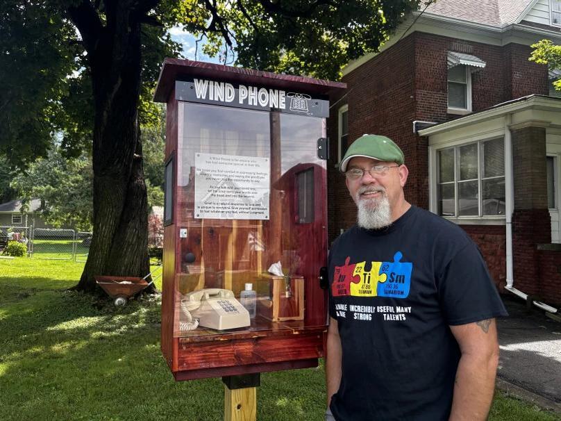 ‘Let the wind carry your words:’ Galesburg wind phone connects people ...