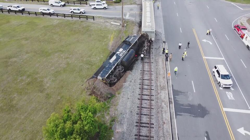 Authorities respond to train derailment in Brunswick with diesel leak ...