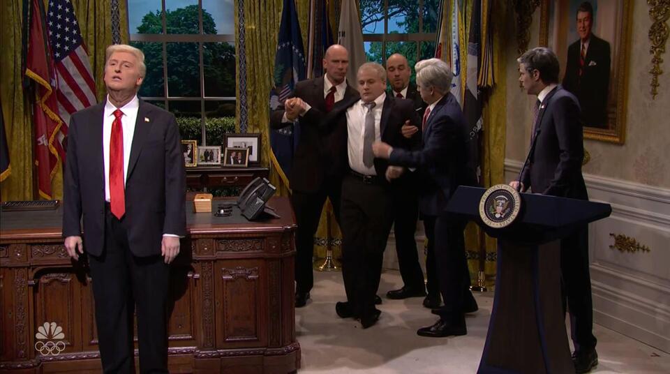 ‘SNL’ Nails Trump Freeze When Man Collapsed in Oval Office - NewsBreak