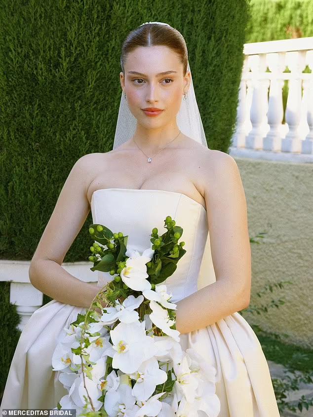 Would you wear it? Internet divided over very dramatic bridal look ...
