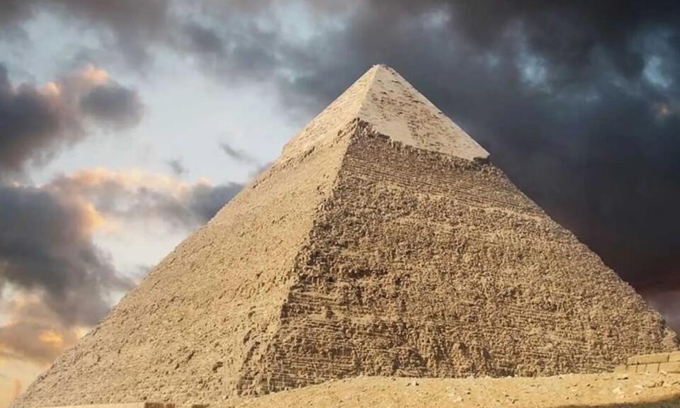 Study claims the Great Pyramid has a hidden internal lifting system for ...