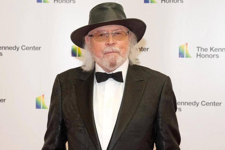 'RIP Barry Gibb' Facebook page got nearly 1 million likes, but the Bee ...