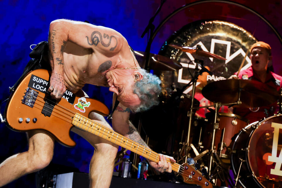 '90s Rock Icon Announces Album Cover, Update on First-Ever Solo Tour ...