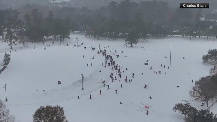 Texans breakout the snowboards and sleds to shred in the most snow seen ...