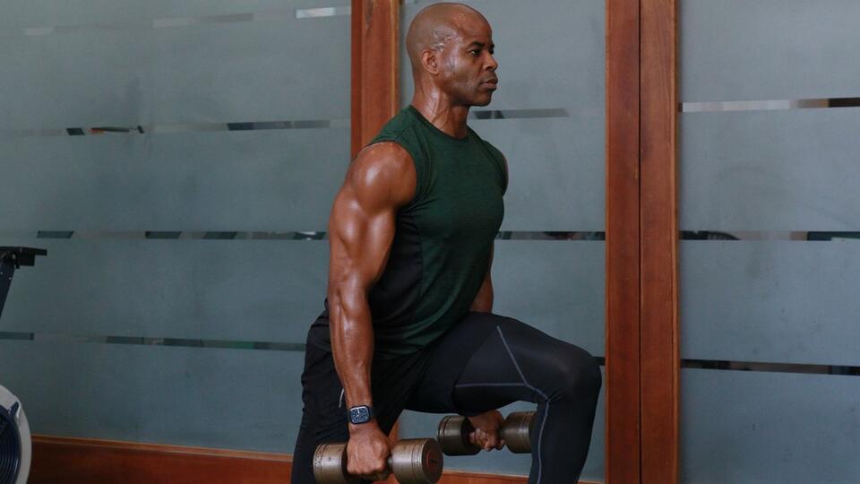 A celebrity trainer recommends these three dumbbell exercises to build ...