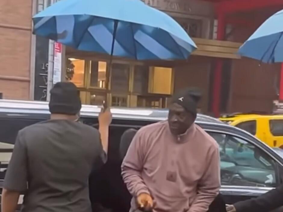 Michael Jordan The “GOAT” Showing His Appreciation To All Of His Fans