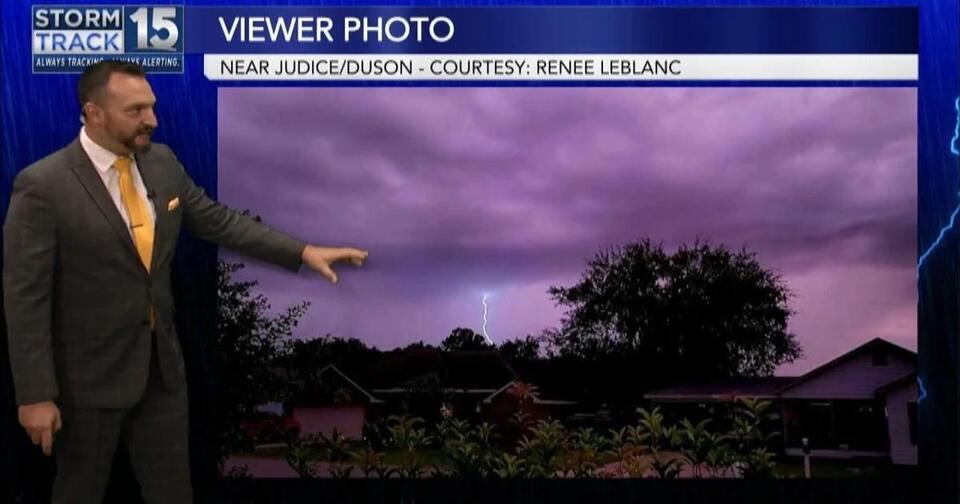 Viewer sends in photo of lightning strike in Lafayette Parish - NewsBreak