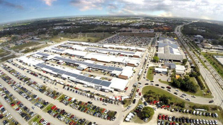 This Florida Flea Market Packs 900 Vendors and a Full Food Court Into ...