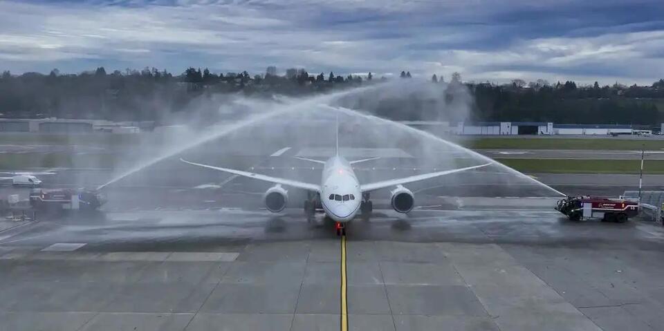 Last Boeing 787-8 test airplane makes final flight completing a nearly ...