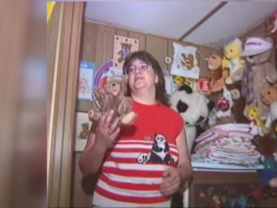 'Bearaholic' collects hundreds of teddy bears in Clyde | WTOL 11 Vault ...