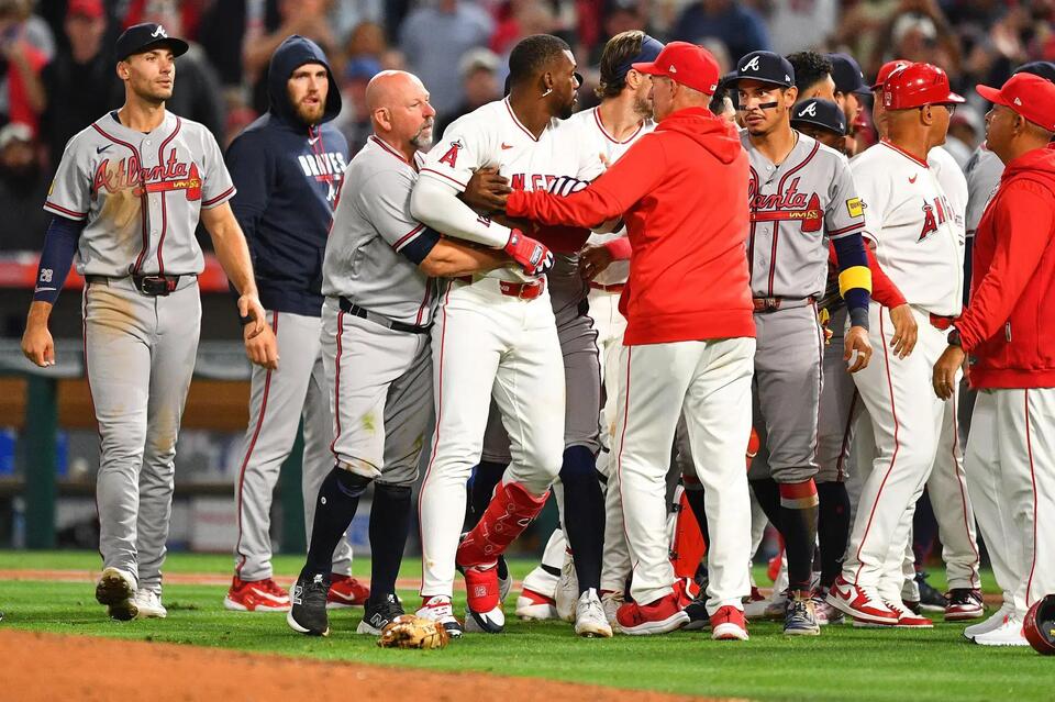 The Real Highlight Of Last Night's Brawl Was 62 Year Old Braves Manager ...