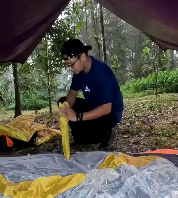 SOLO CAMPING HEAVY RAIN STRUGGLE TO SET UP A TENT IN REAL HEAVY RAIN ...
