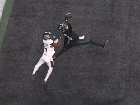 Garrett Wilson makes absolutely absurd one-handed TD catch in win over ...